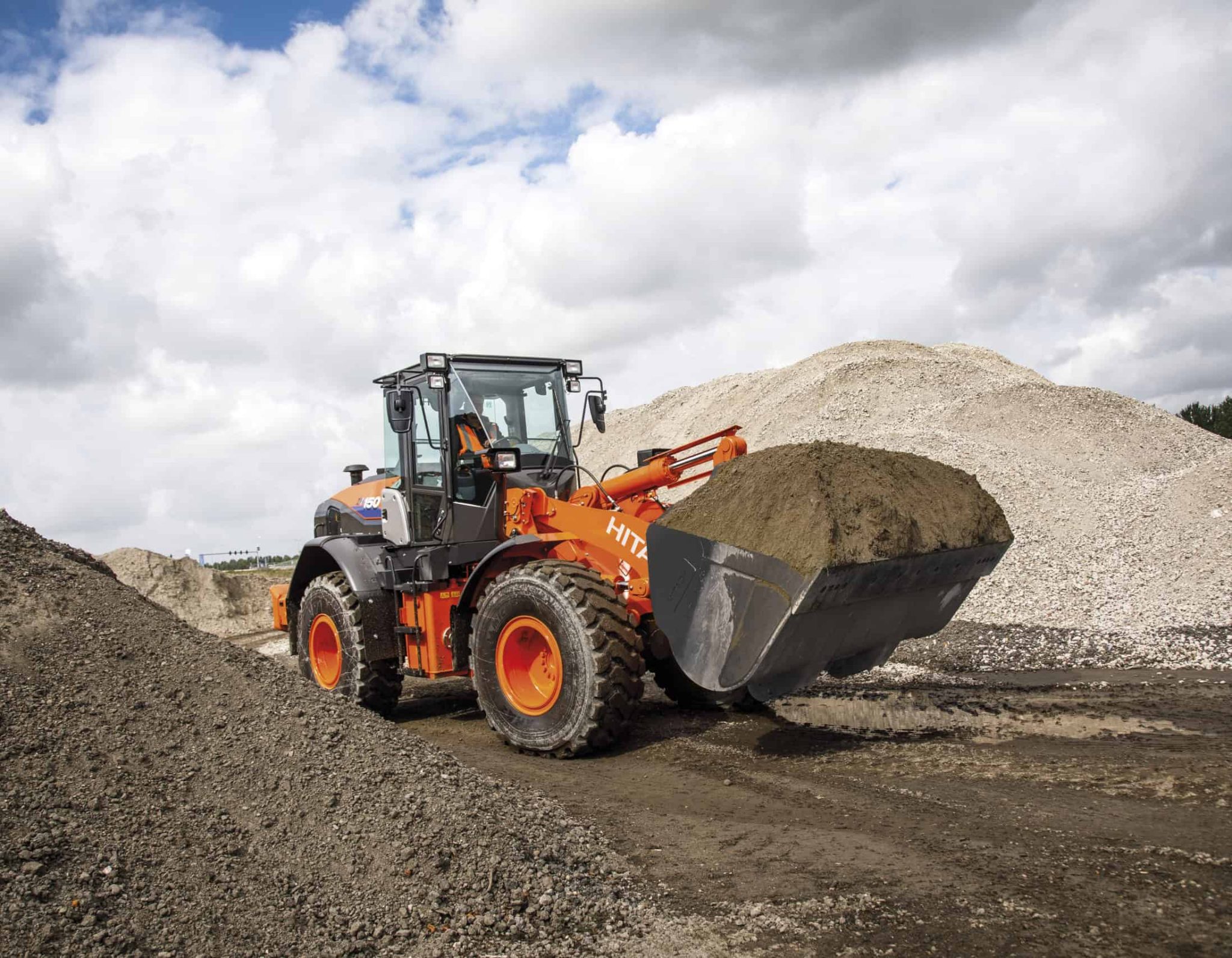 Hitachi Mid Size Wheel Loaders | Tracey Road Equipment
