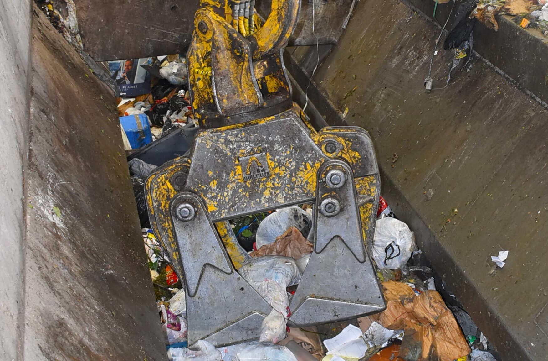 Builtrite Waste Handling Grapples | Tracey Road Equipment
