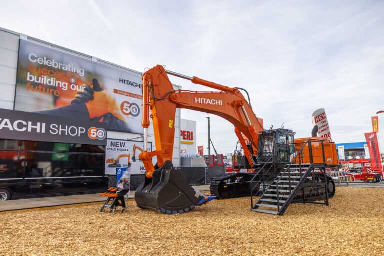 Hitachi Full Size Excavators | Tracey Road Equipment