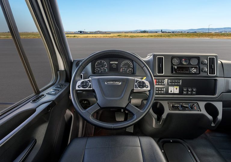FLEET EXPANSION 101: GROWING WITH FREIGHTLINER TRUCKS + TRACEY ROAD